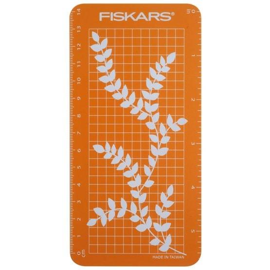 Fiskars Eyelet Mat – Craft Circus